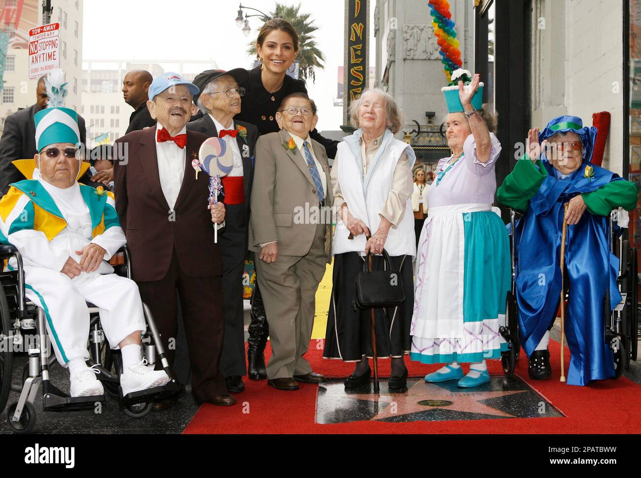 The Munchkins from "The Wizard of Oz" pose for a photo with television ...