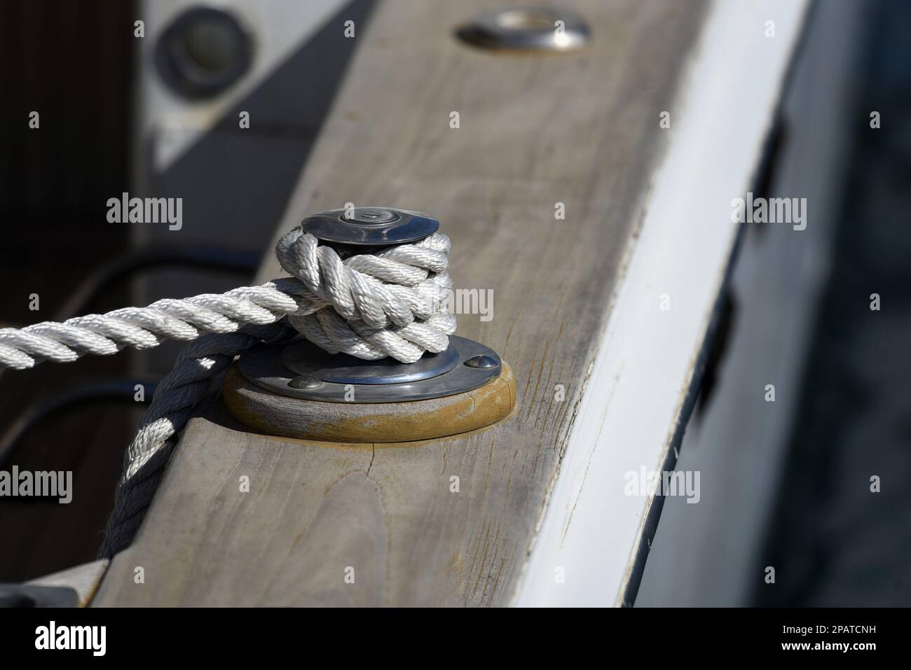 Sailing boat pontoon cleat with heavy duty mooring ropes Stock Photo ...
