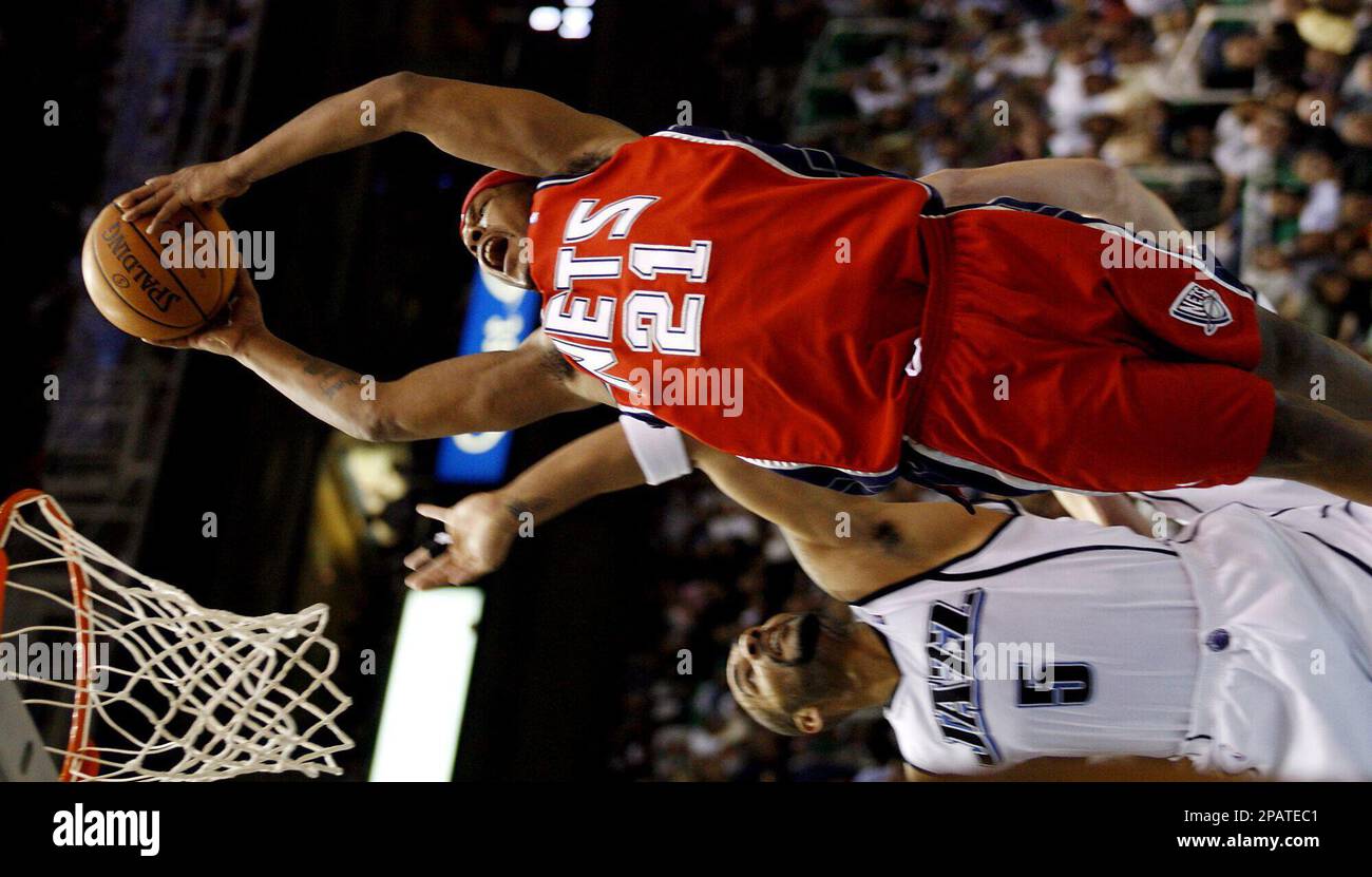 New Jersey Nets forward Antoine Wright, right, goes to the hoop against ...