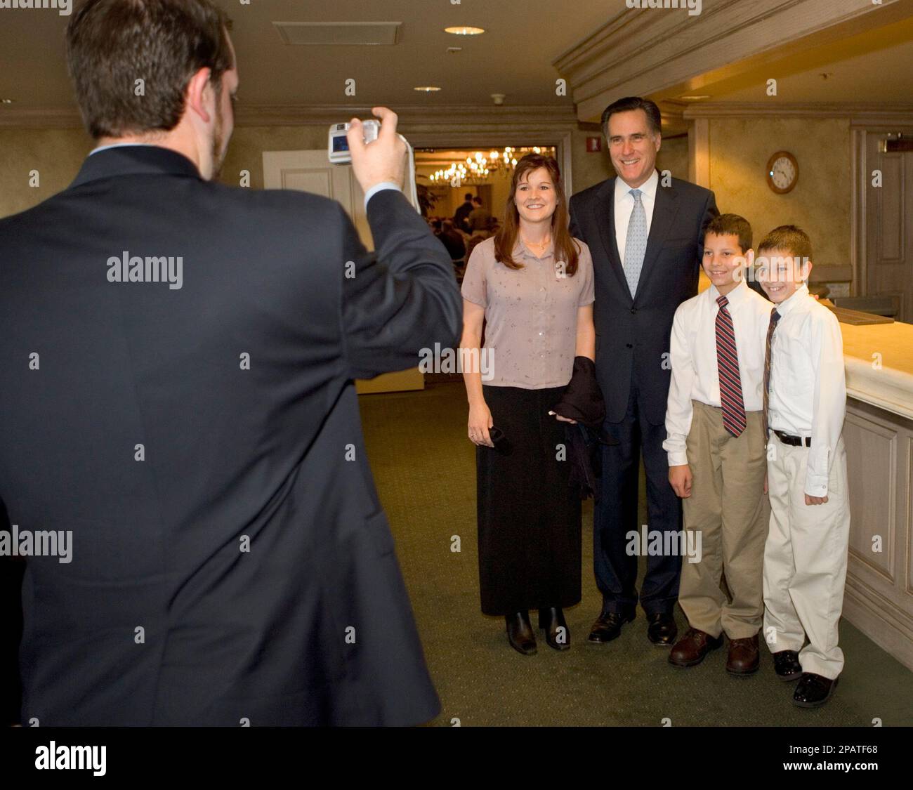 Republican presidential hopeful and former Massachusetts governor Mitt ...