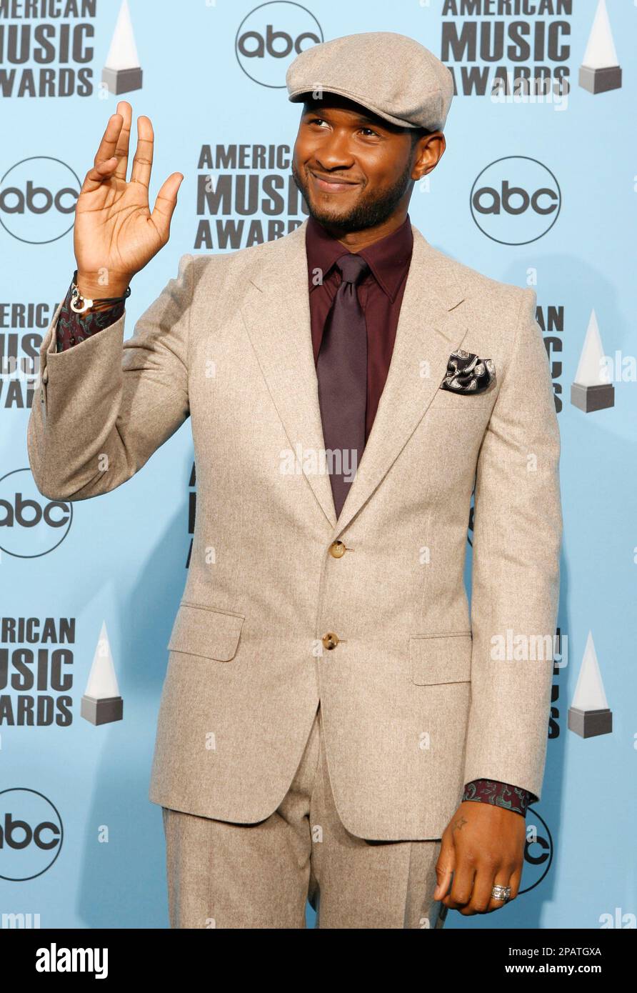 Usher poses for photographers at the American Music Awards in Los ...