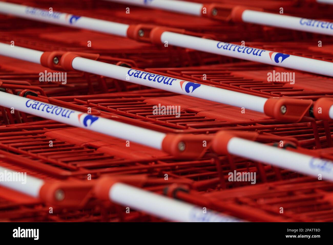 Shopping trolley client hi-res stock photography and images - Alamy