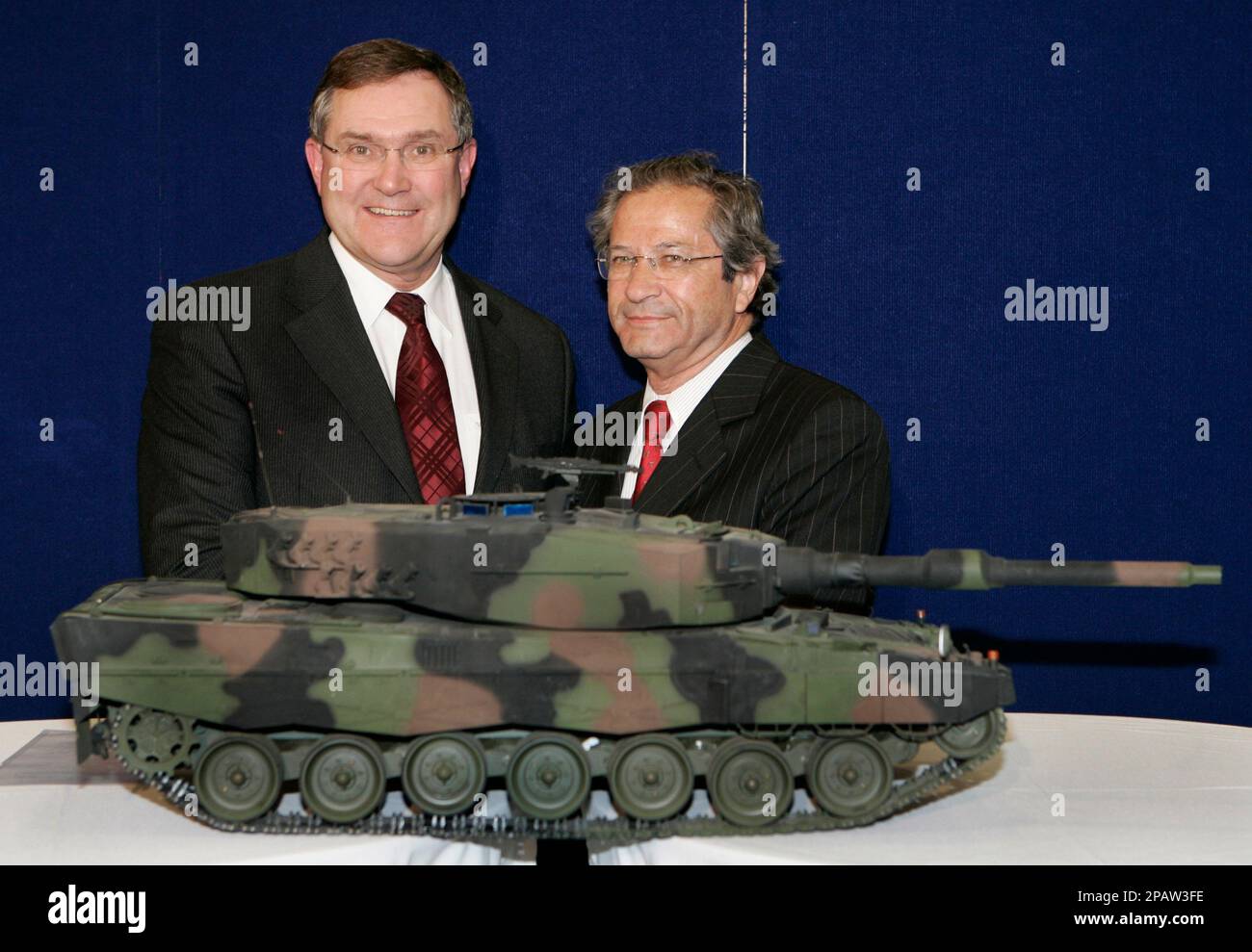 German Defense Minister Franz Josef Jung, left, and his counterpart ...