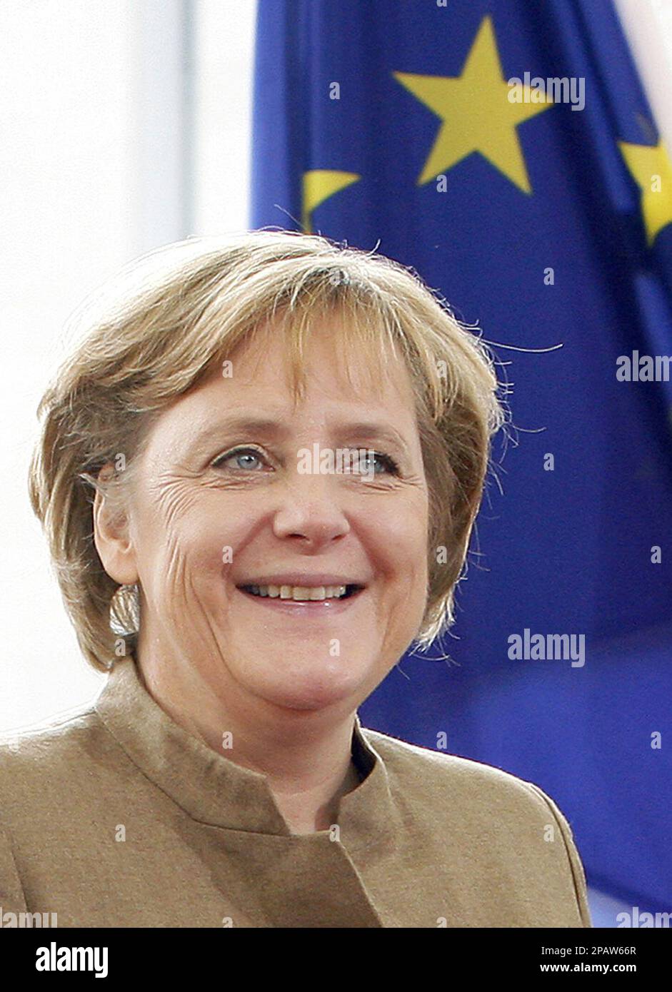 ** ARCHIV ** Bundeskanzlerin Angela Merkel am 16. Okt. 2007 in Berlin ...
