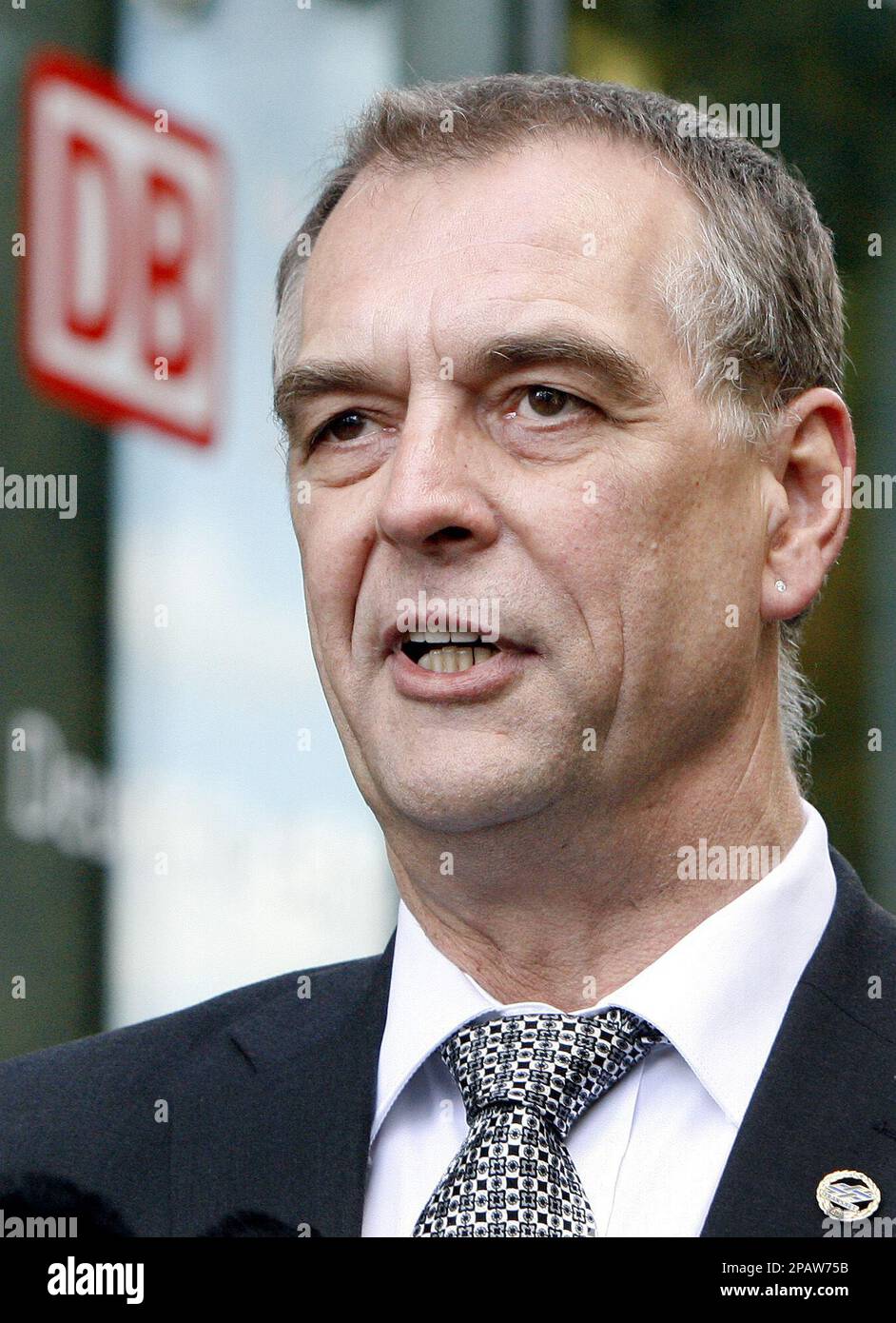 ** ARCHIV ** Der Vorsitzende der Eisenbahnergewerkschaft Transnet ...