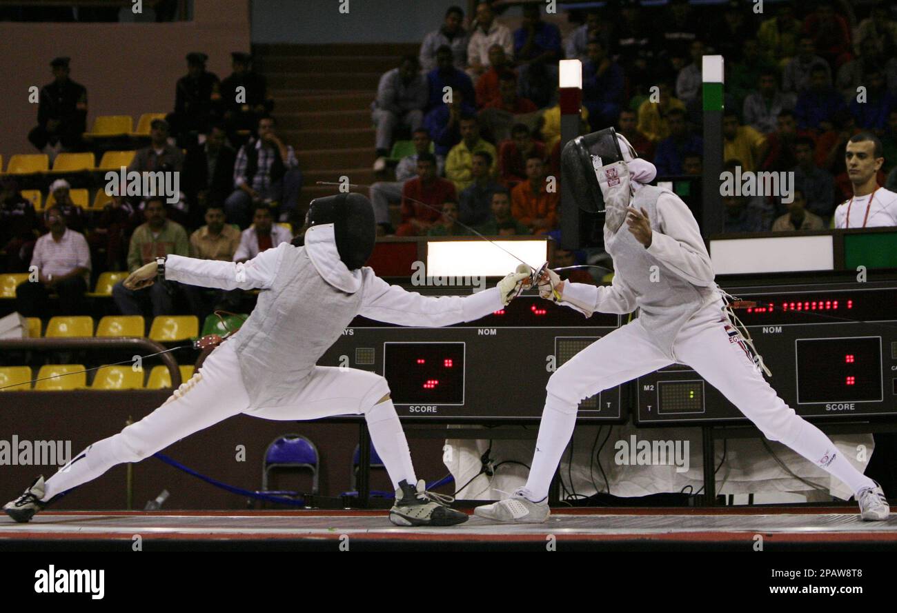 Shayma el-Jammal, right from Egypt fights against Sara Besbes from ...