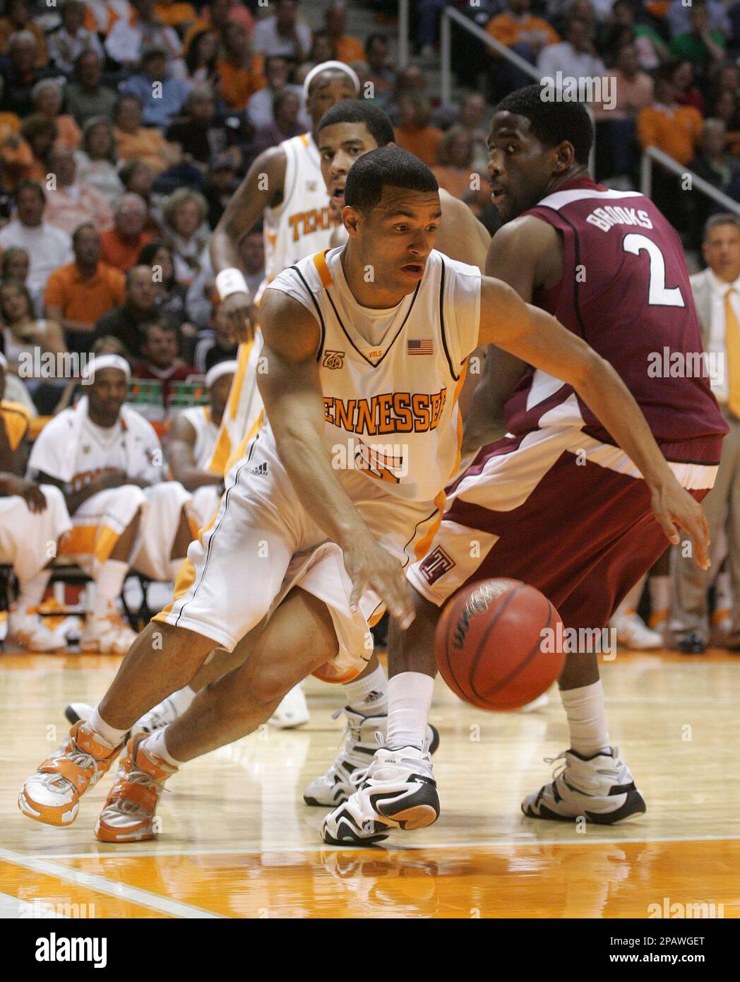 Tennessee's Chris Lofton (5) drives past Temple's Ryan Brooks (2 ...