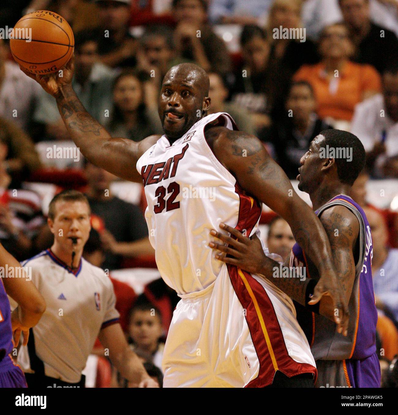 Miami Heat's Shaquille O'Neal, left, looks to pass as Phoenix Suns ...