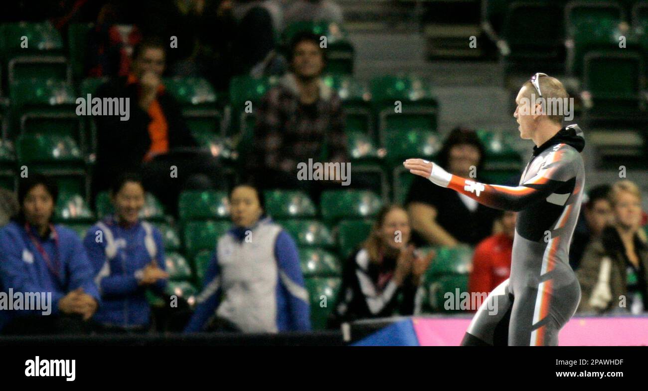 Canada's Jeremy Wotherspoon reacts after the men's 500m World Cup ...