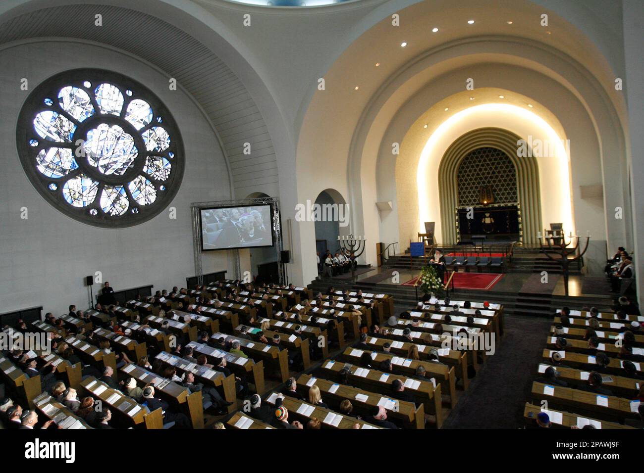 Blick in die Synagoge in Koeln am Freitag, 9. Nov. 2007, waehrend der ...