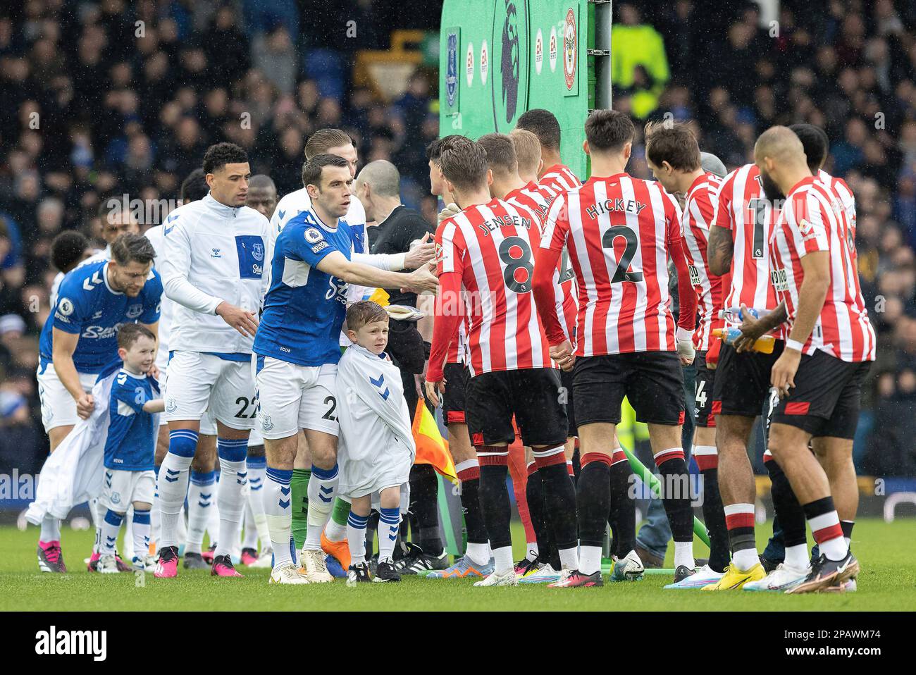 Mascots premier league hi-res stock photography and images - Alamy