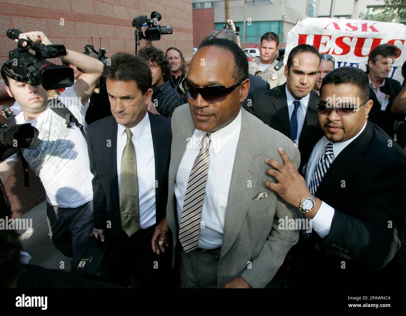 O.J. Simpson, center, and his lawyer Yale Galanter, second from left ...