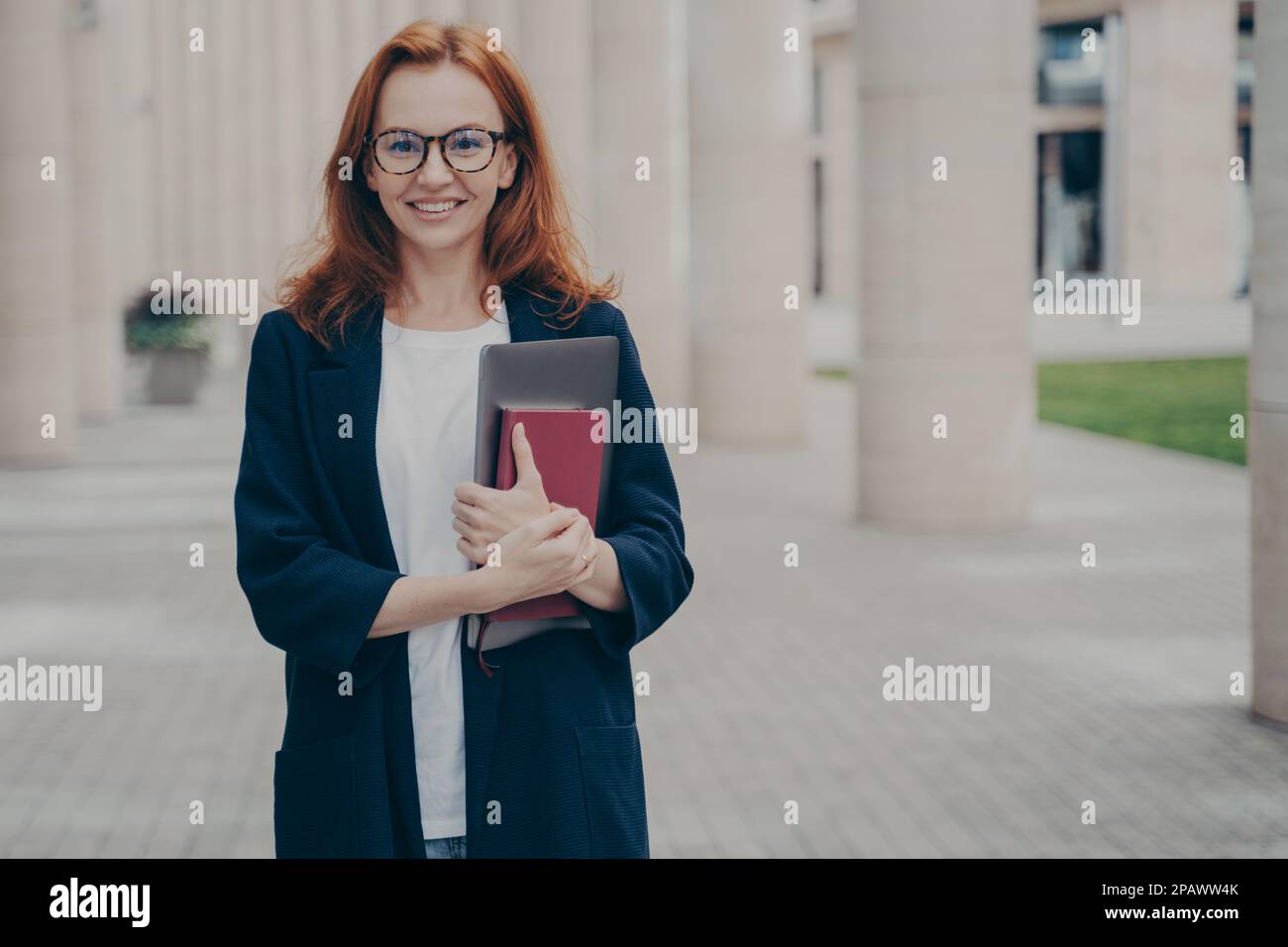 Business people waiting outside office hi-res stock photography and ...