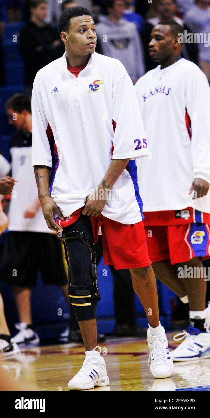 Kansas guard Brandon Rush (25) adjusts his knee brace before facing ...