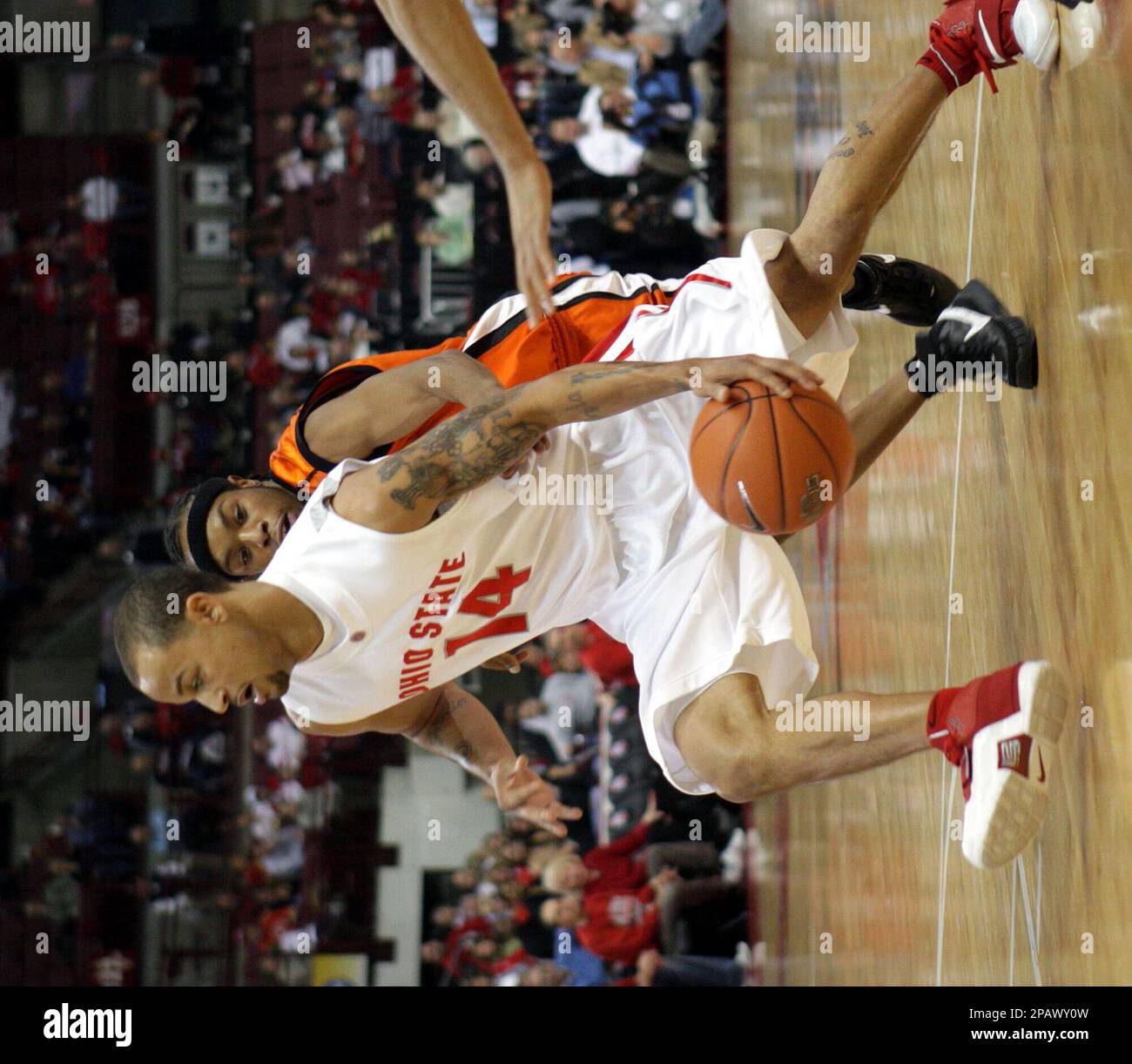 Ohio State's Jamar Butler (14) drives to the basket past Findlay's ...
