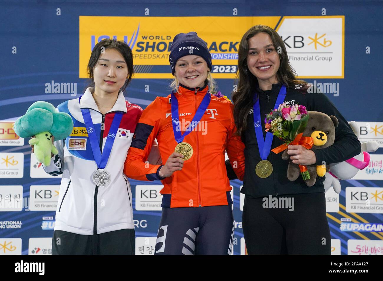 SEOUL, KOREA - MARCH 12: Minjeong Choi of Korea, Xandra Velzeboer of ...