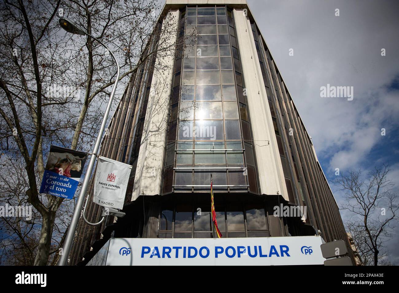 New logo installed at the headquarters of the Partido Popular, in ...