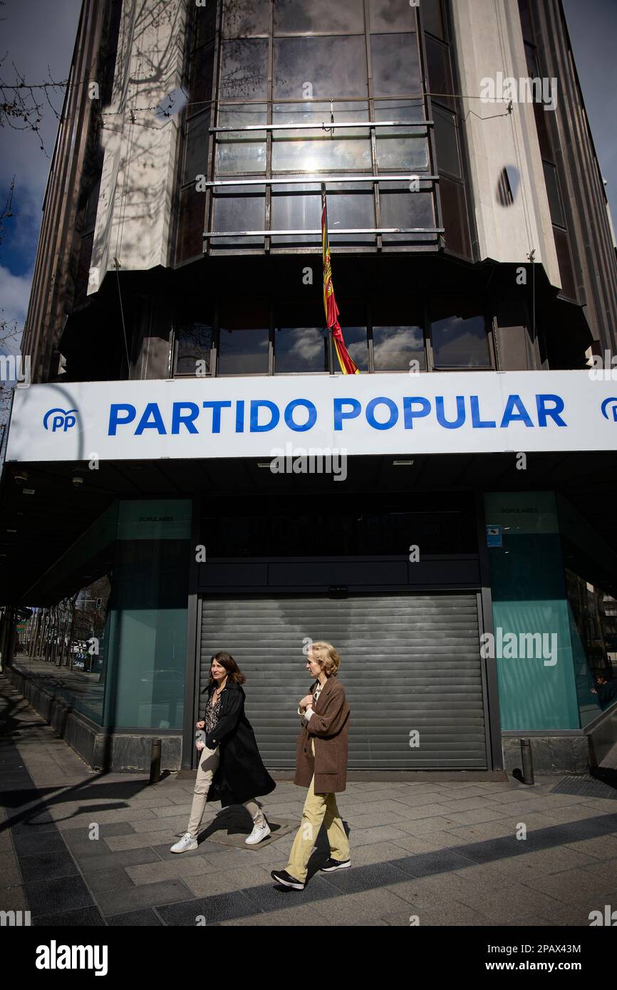 New logo installed at the headquarters of the Partido Popular, in ...