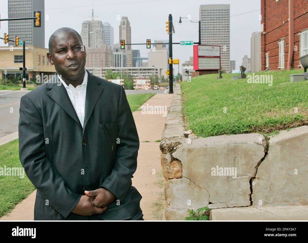 ** ADVANCE FOR MONDAY, OCT. 29 ** Phillip E. Davis, pastor of Covenant ...