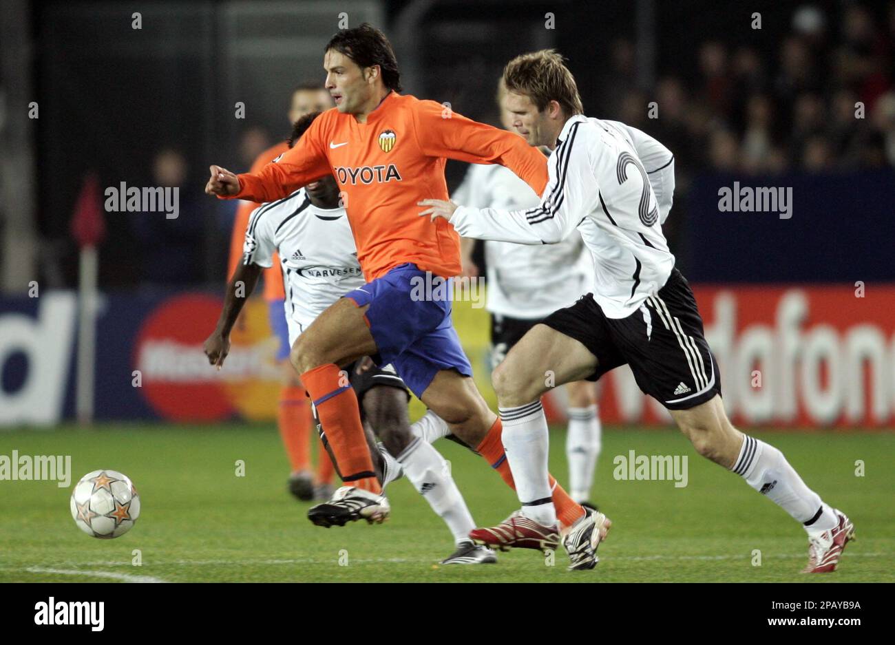 Valencia's Fernando Morientes, left, and Rosenborgs Mika Koppinen chase ...