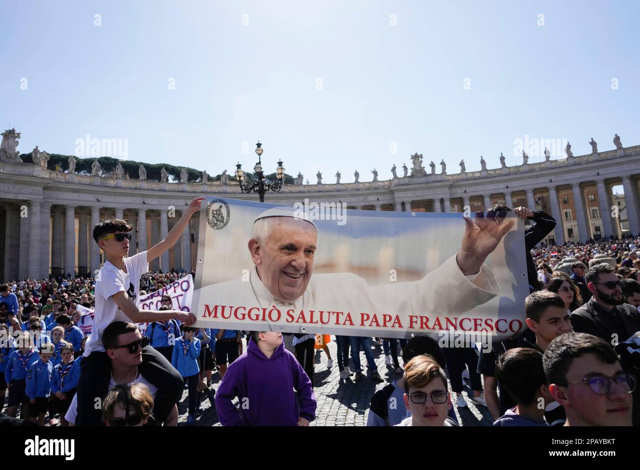 Faithful show a banner reading "Muggio Salutes Pope Francis" during the ...