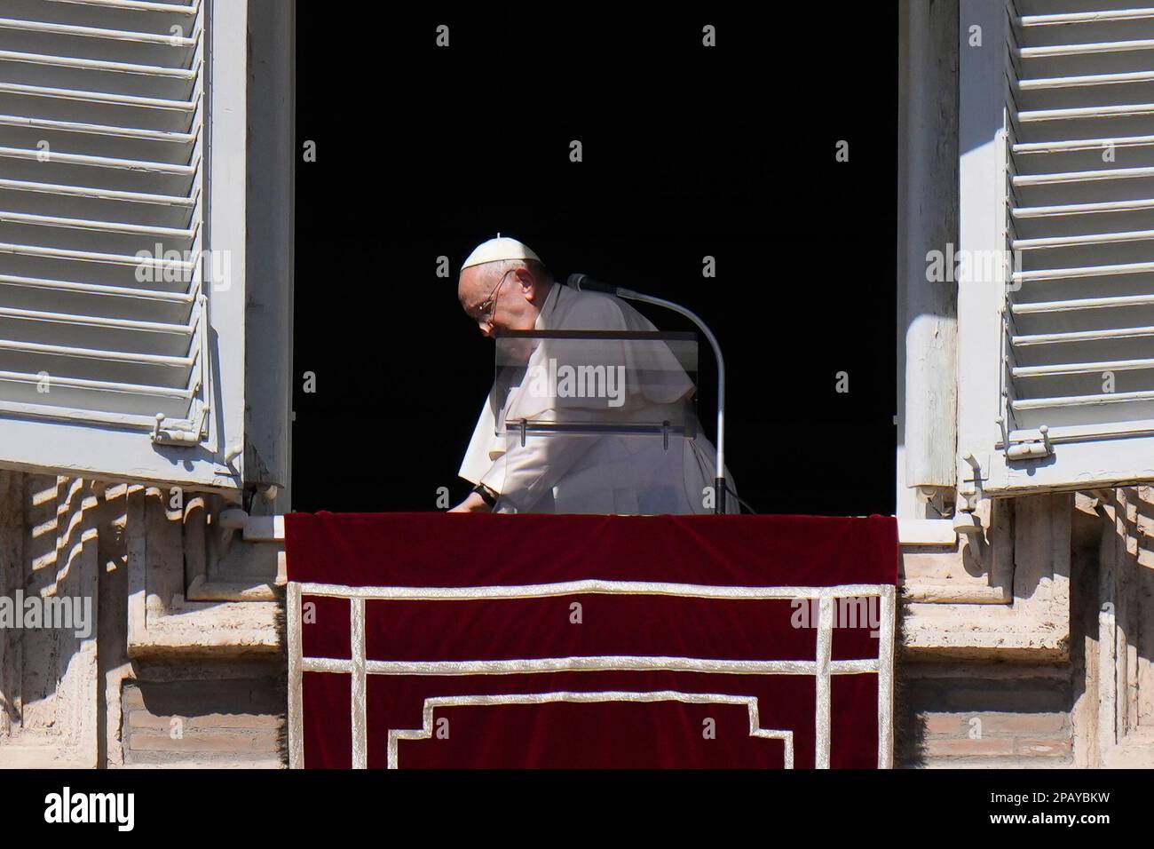 Pope Francis leaves after the Angelus noon prayer from the window of ...
