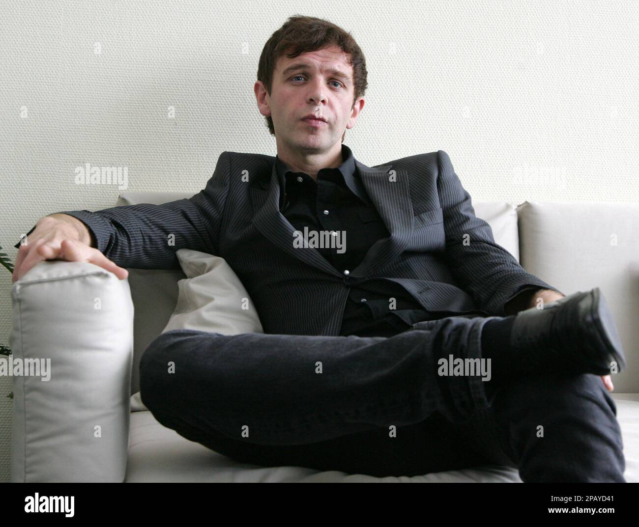 ** ARCHIV ** Der britische Musiker Simon Aldred von der Pop-Gruppe ...