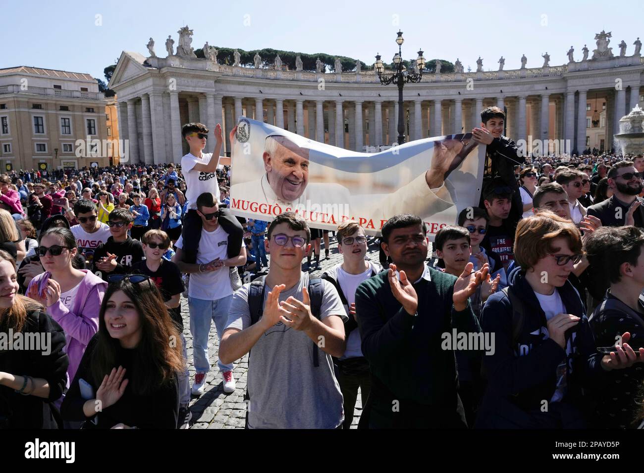 Faithful show a banner reading "Muggio Salutes Pope Francis" during the ...