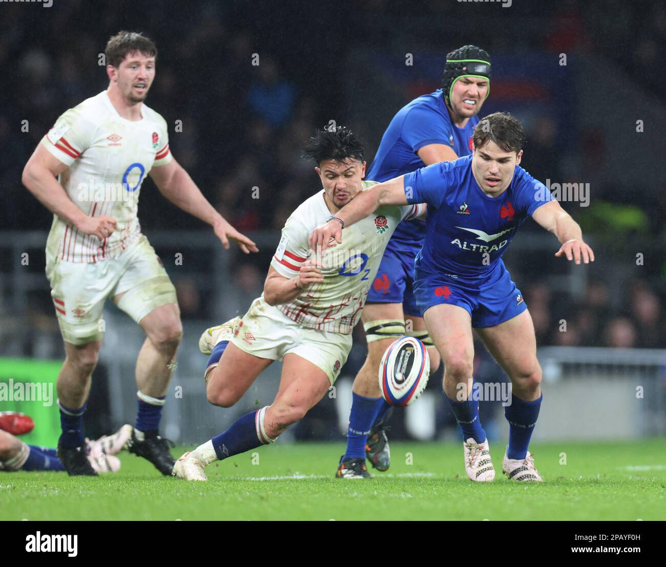 L-R England's Marcus Smithand Antoine Dupont of France during the 2023 ...