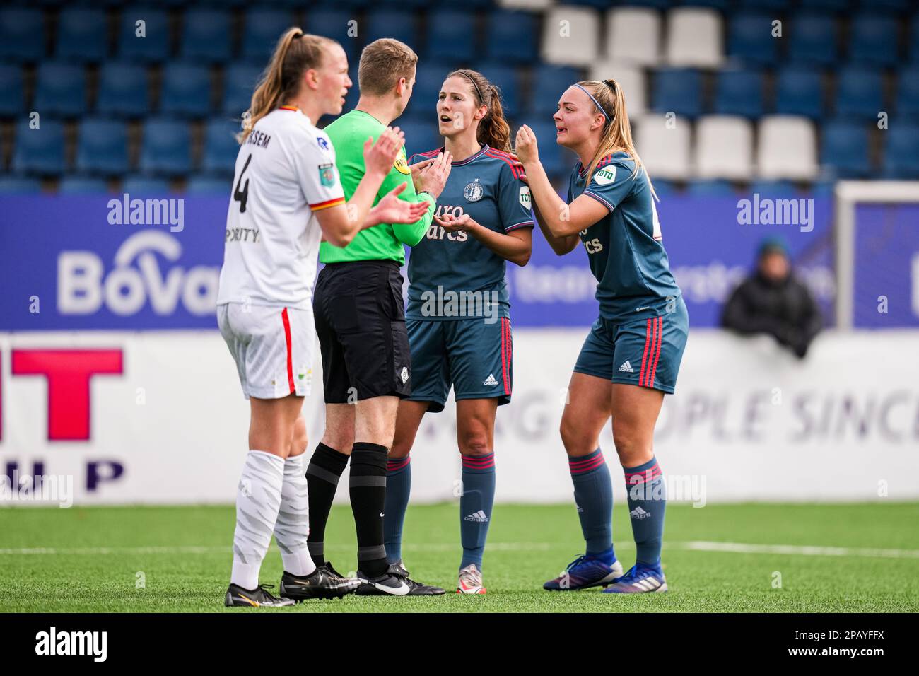 Referee martin wever hi-res stock photography and images - Alamy