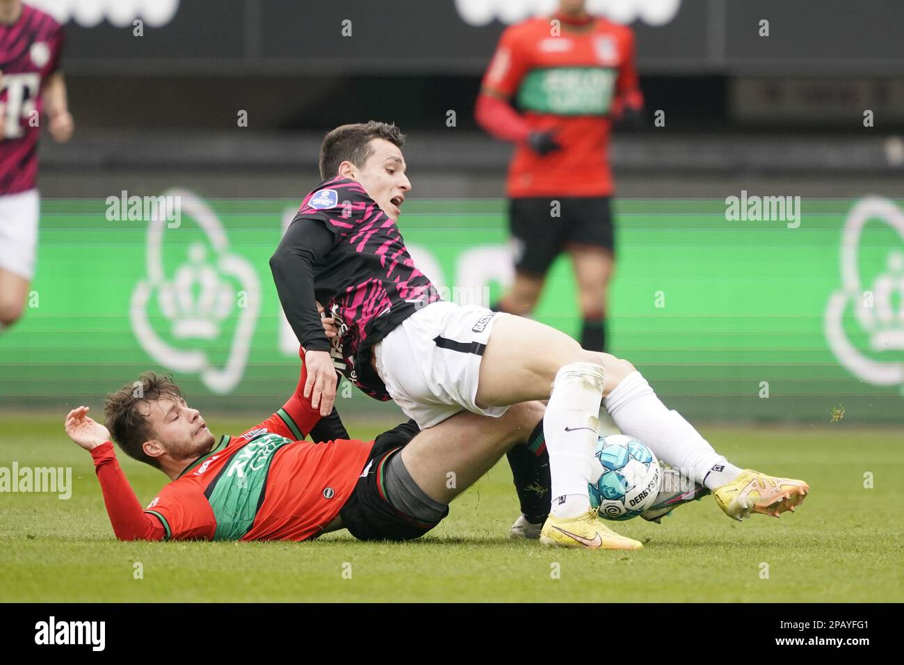 NIJMEGEN - (lr) Dirk Propper of NEC Nijmegen, Anastasios Douvikas of FC ...