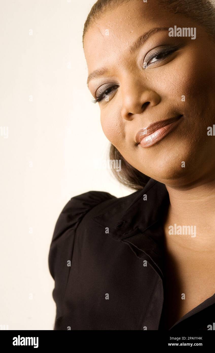 Queen Latifah poses in New York on Sept. 26, 2007. (AP Photo/Jim Cooper ...