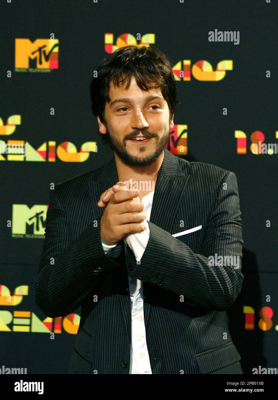 Mexican actor Diego Luna arrives at the 2007 MTV Latin Video Music ...