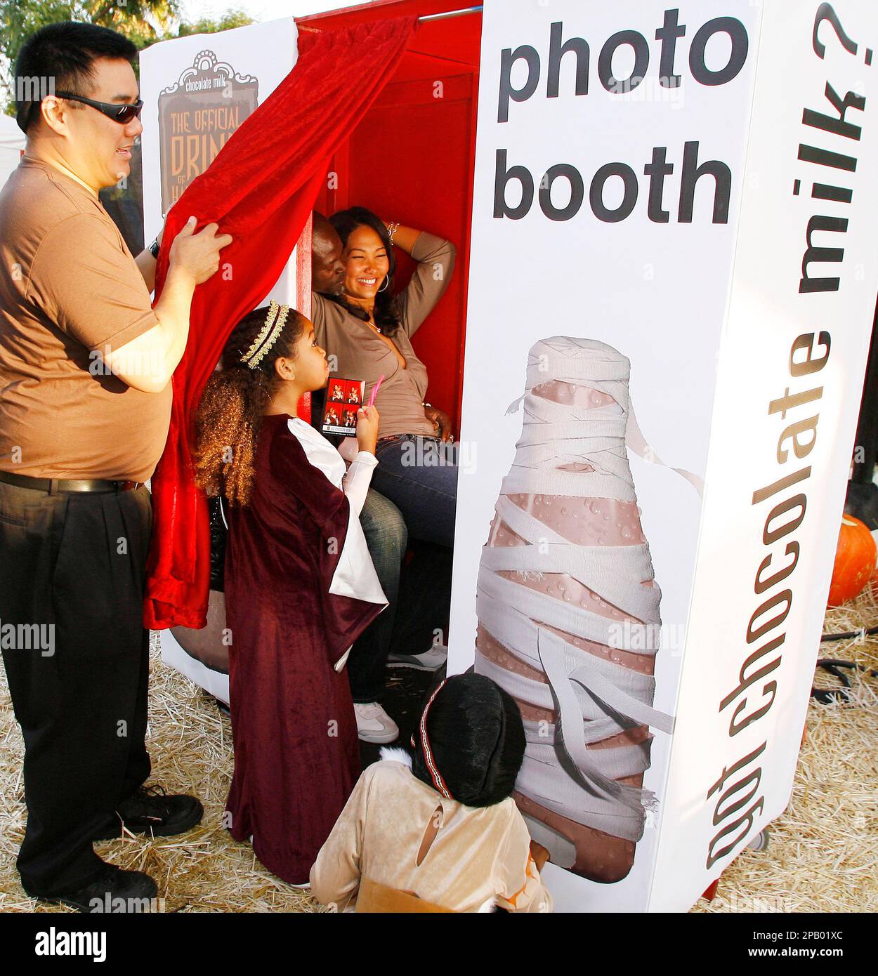 Kimora Lee Simmons and Djimon Hounsou pose for a photo booth at a ...