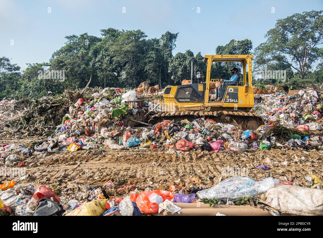 Leveling garbage hi-res stock photography and images - Alamy
