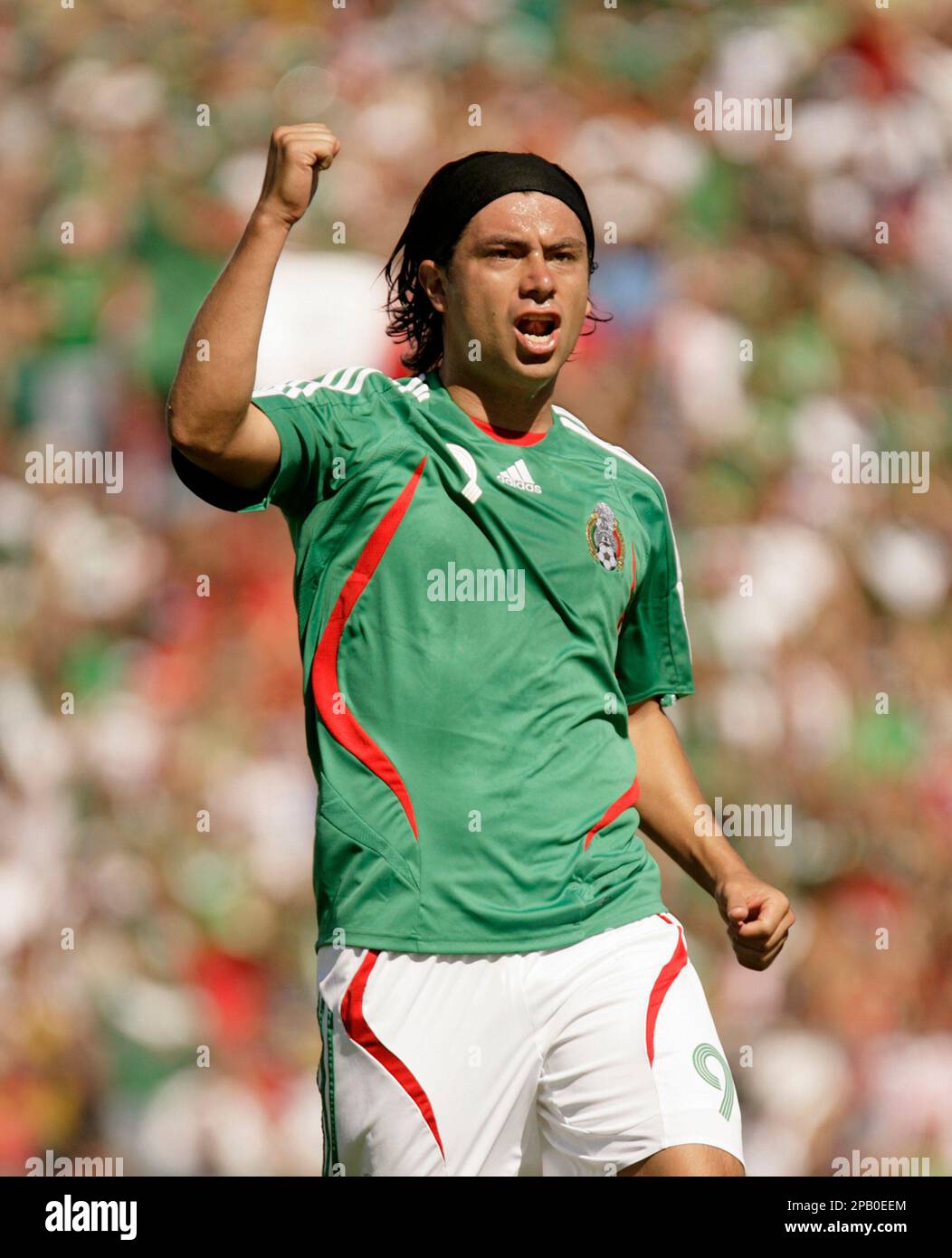 Mexico's Juan Carlos Cacho celebrates after scoring against Nigeria ...