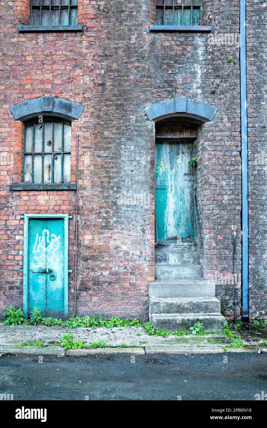 Entrance door to Liverpool Docklands warehouse Stock Photo - Alamy