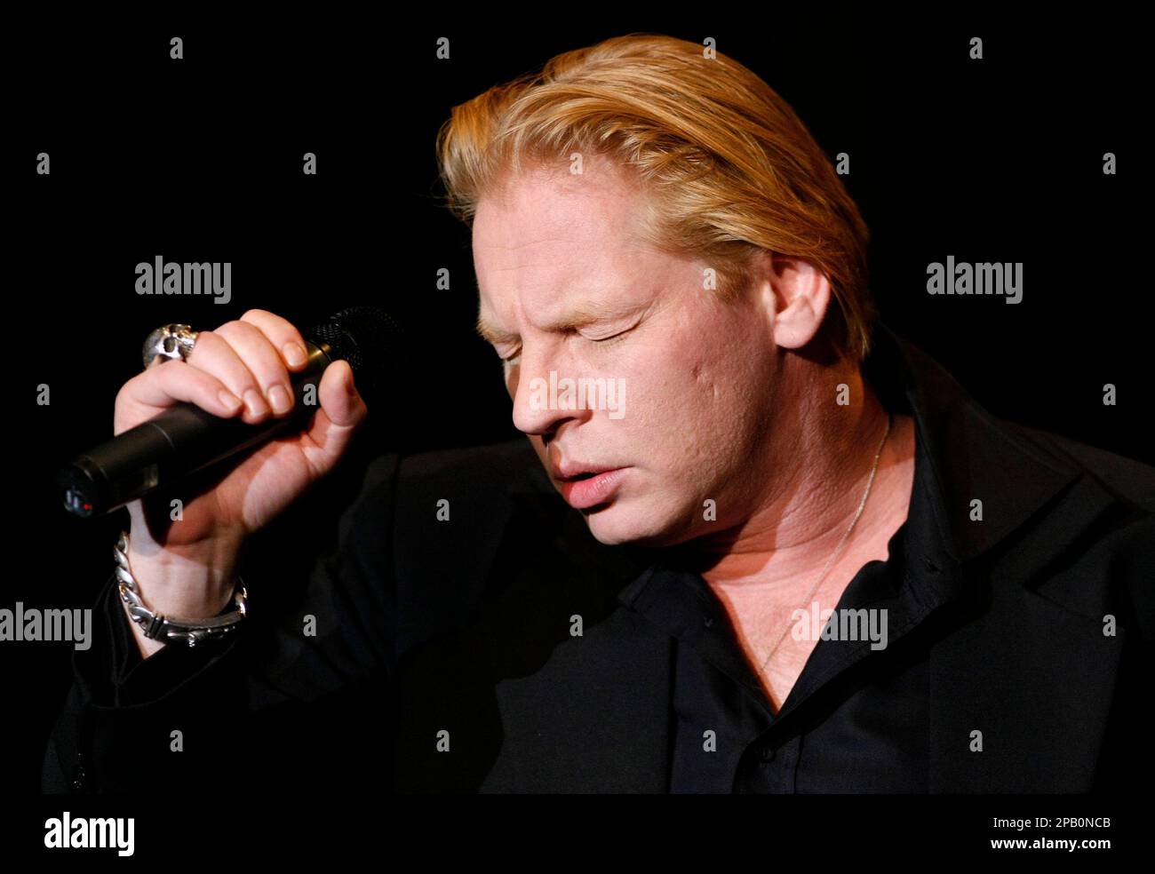 Der Schauspieler und Saenger Ben Becker liest am Freitag, 12. Okt. 2007 ...