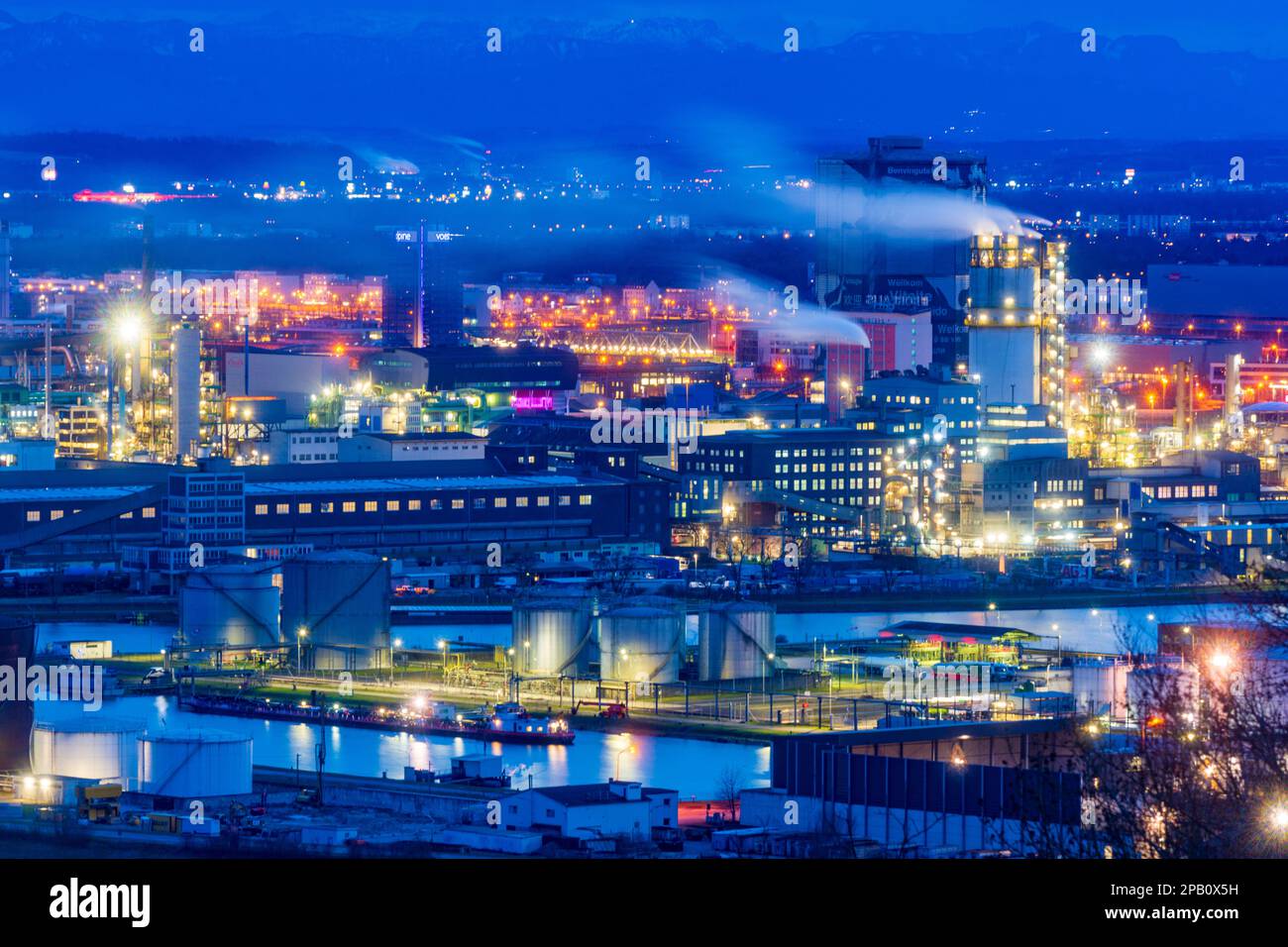 Linz: Voestalpine steelworks, Chemiepark Linz with company Borealis AG ...