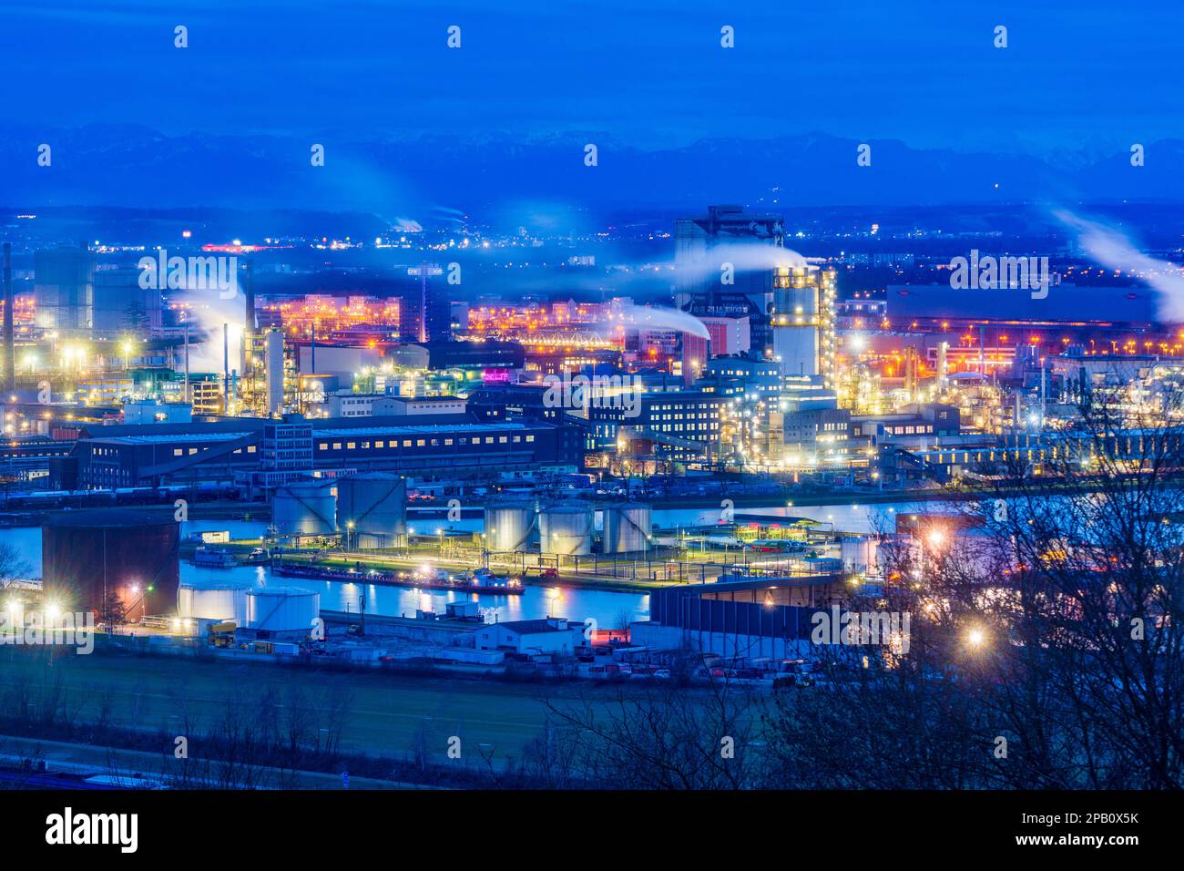 Linz: Voestalpine steelworks, Chemiepark Linz with company Borealis AG ...