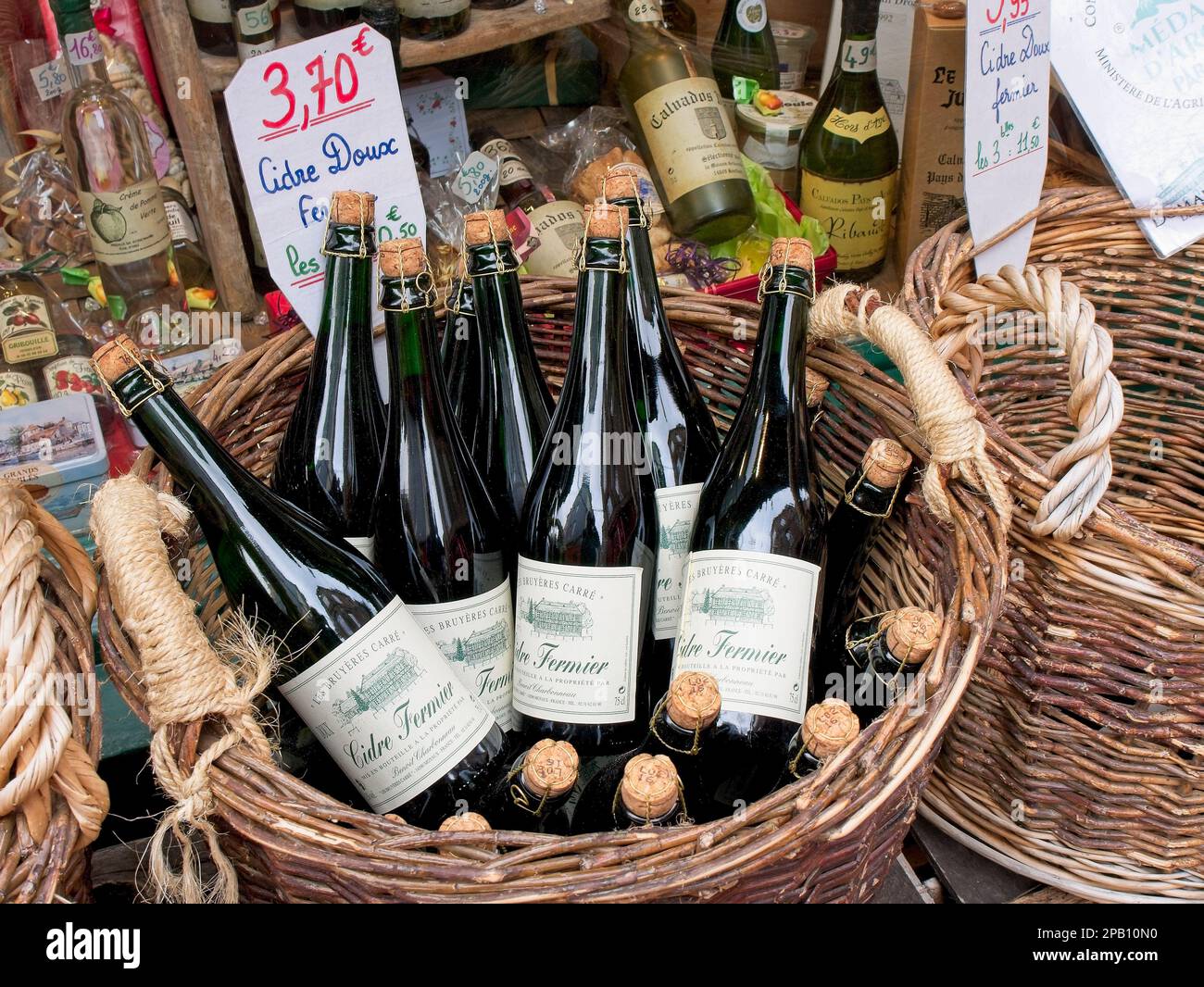 Bottles of local cider for sale hi-res stock photography and images - Alamy