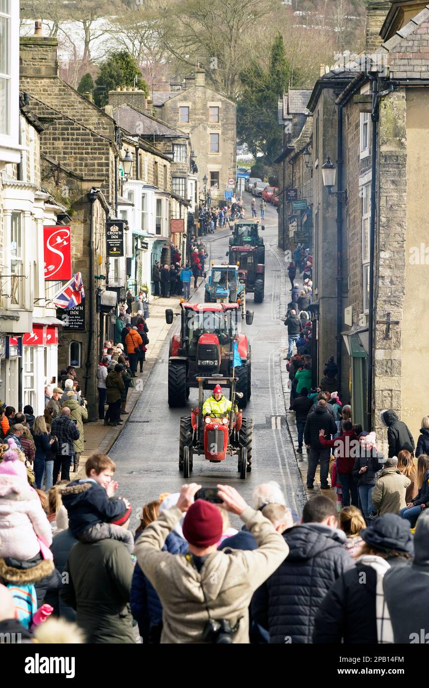 Tractors make their way through Pateley Bridge in North Yorkshire ...