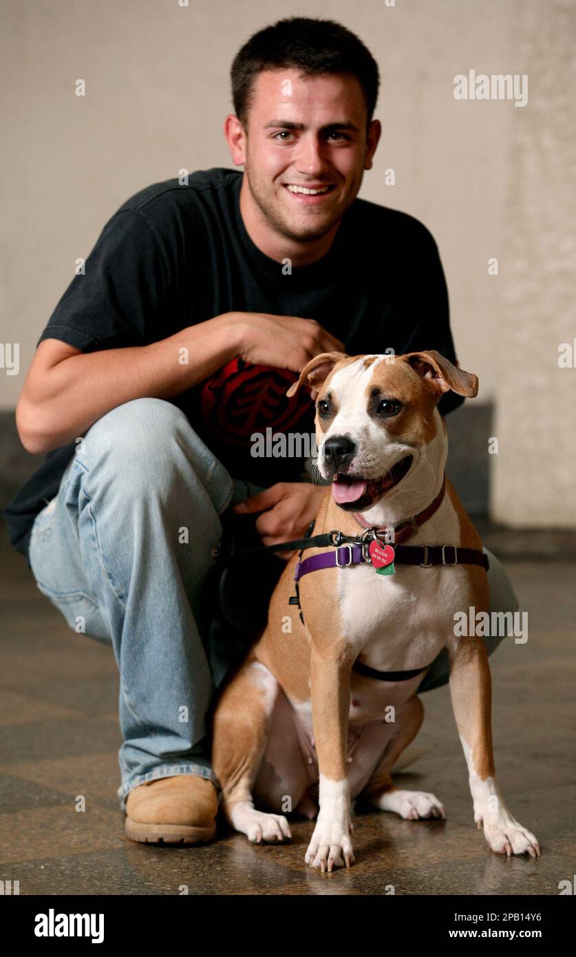 ** FOR USE WITH AP LIFESTYLES ** Stephen Biegel of Yonkers, N.Y, kneels ...