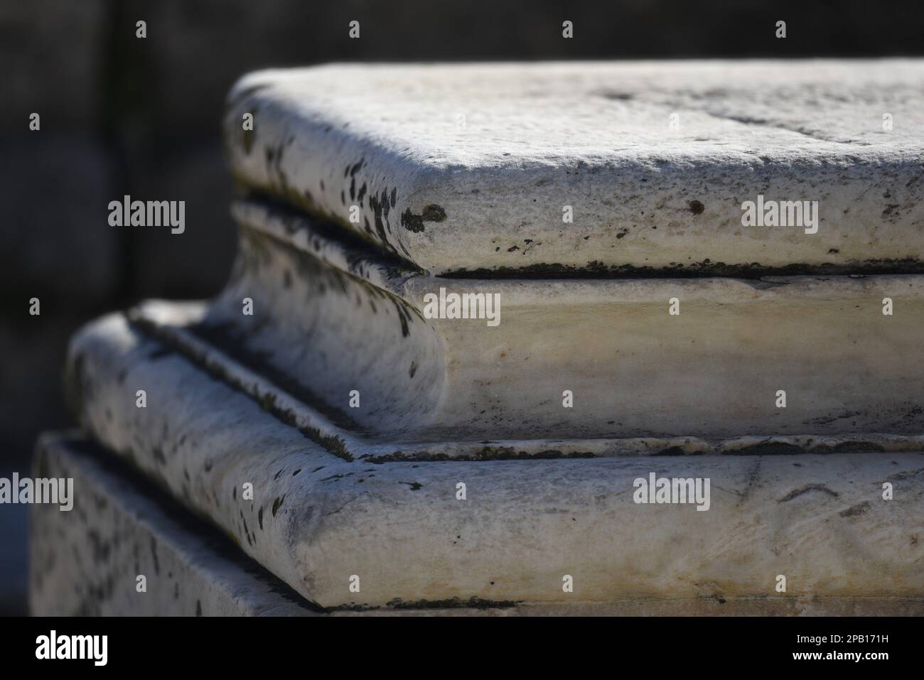 Stereobate hi-res stock photography and images - Alamy