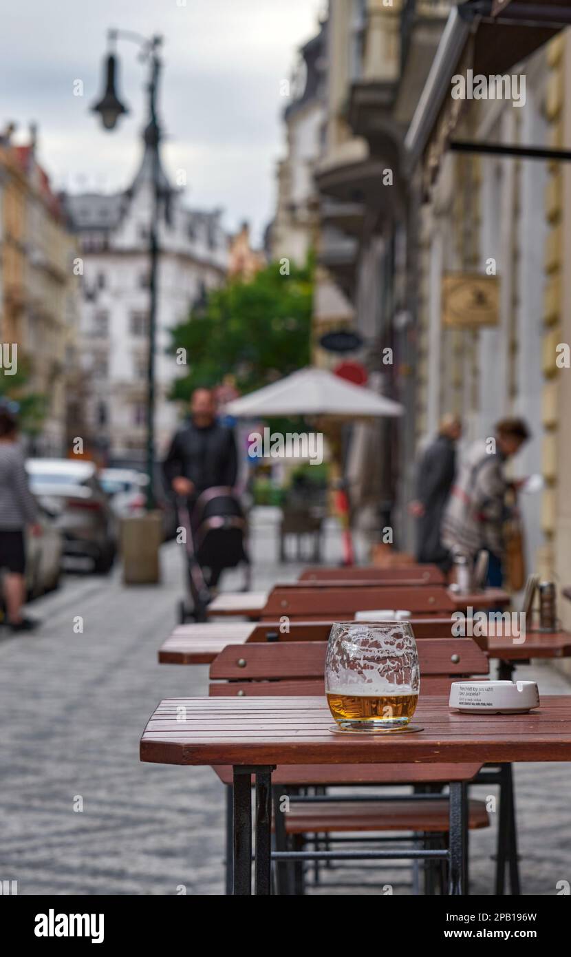 Glass restaurant exterior hi-res stock photography and images - Alamy