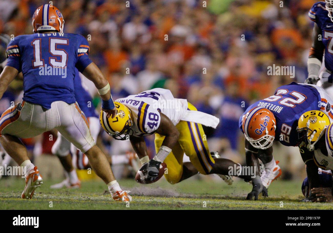 Florida quarterback Tim Tebow (15) looks on as LSU linebacker Darry ...