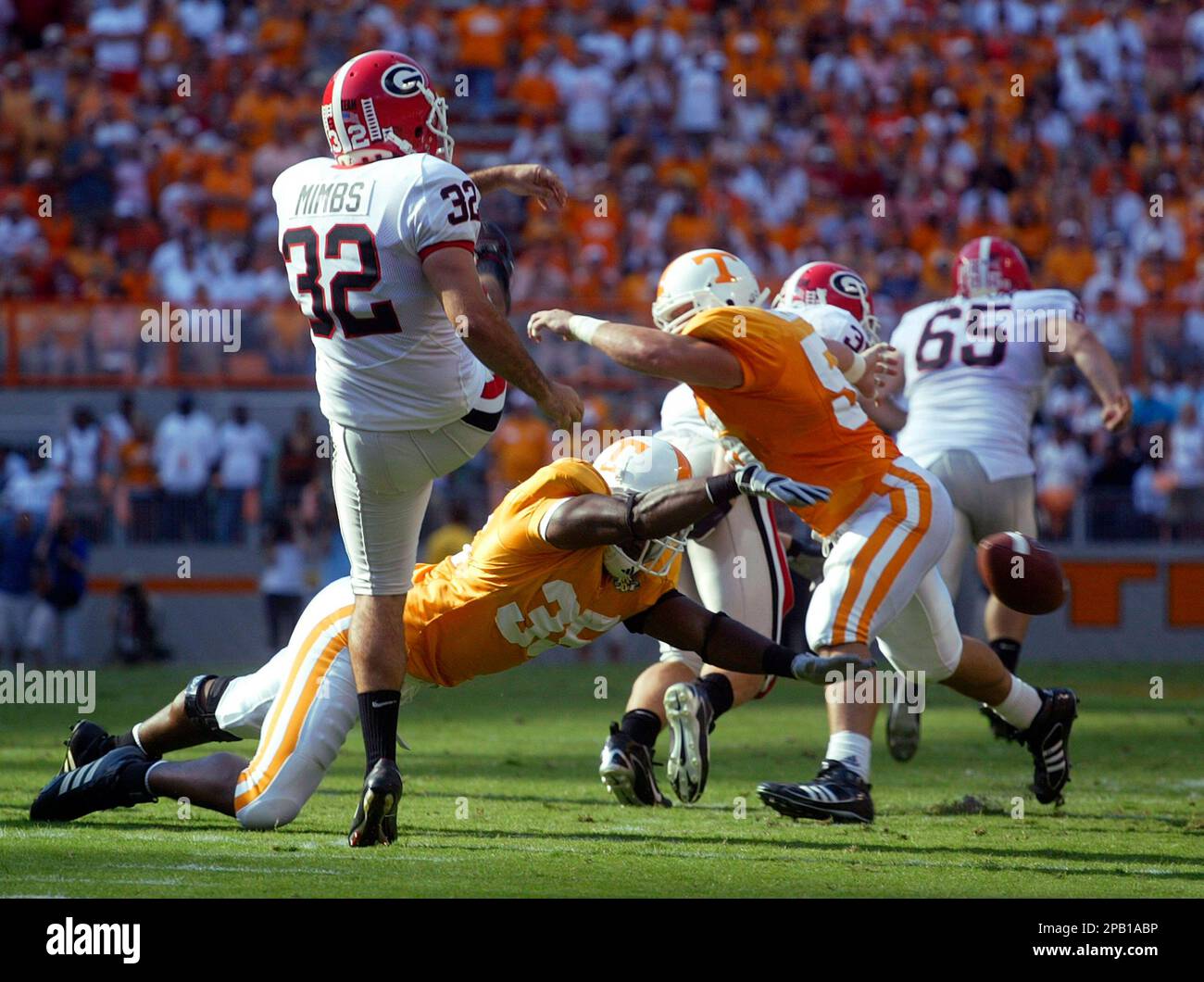 Tennessee linebacker Ellix Wilson (35) blocks the kick of Georgia ...