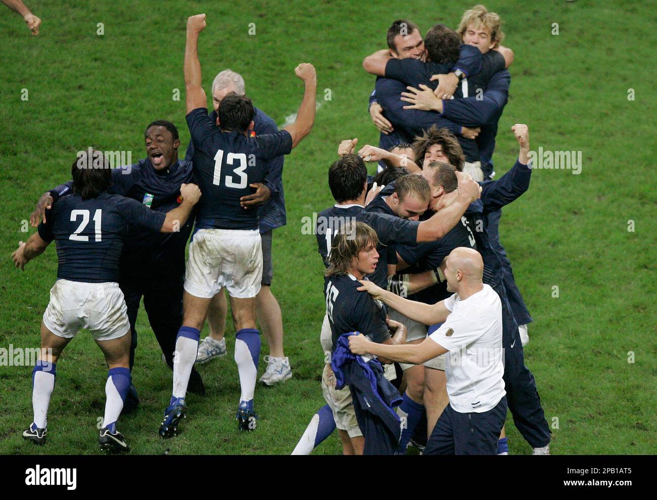 French national rugby team players celebrate after they won the Rugby ...