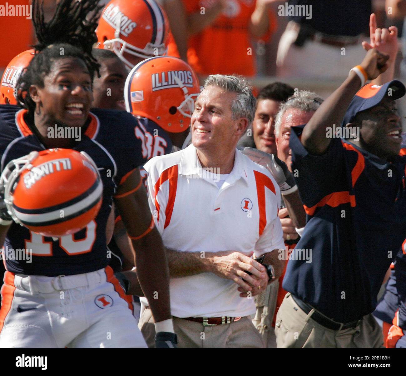 Illinois cach Ron Zook, center, celebrates with his players as they ...