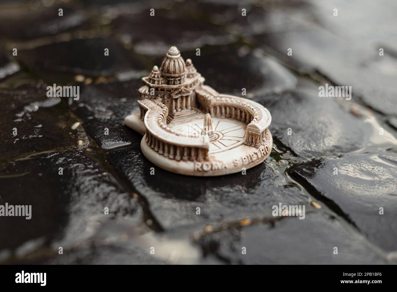 St Peter's Basilica, Rome, miniature gift Stock Photo - Alamy